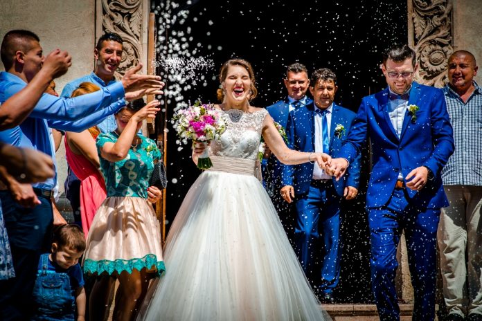 10 traditii de nunta romanesti si istoria din spatele lor - WedMe.ro