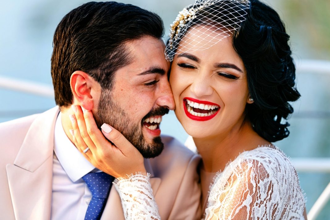 Cum sa scrii un discurs de nunta amuzant - WedMe.ro