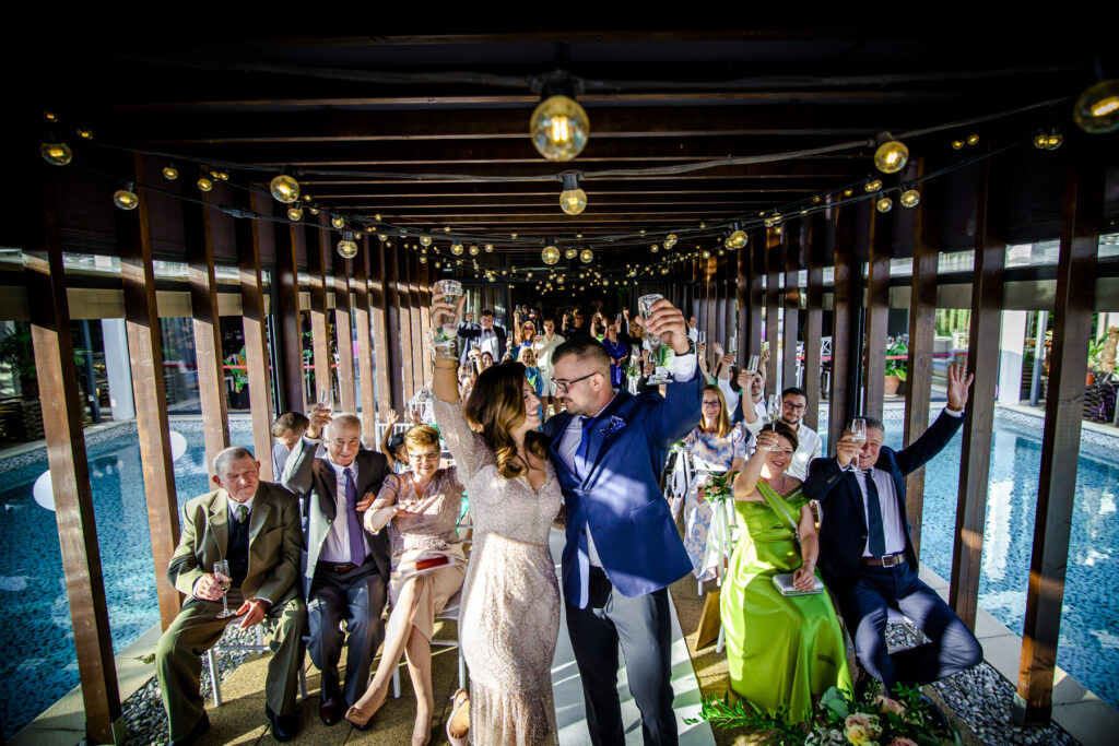 Cum să scrii un toast de nuntă - WedMe.ro